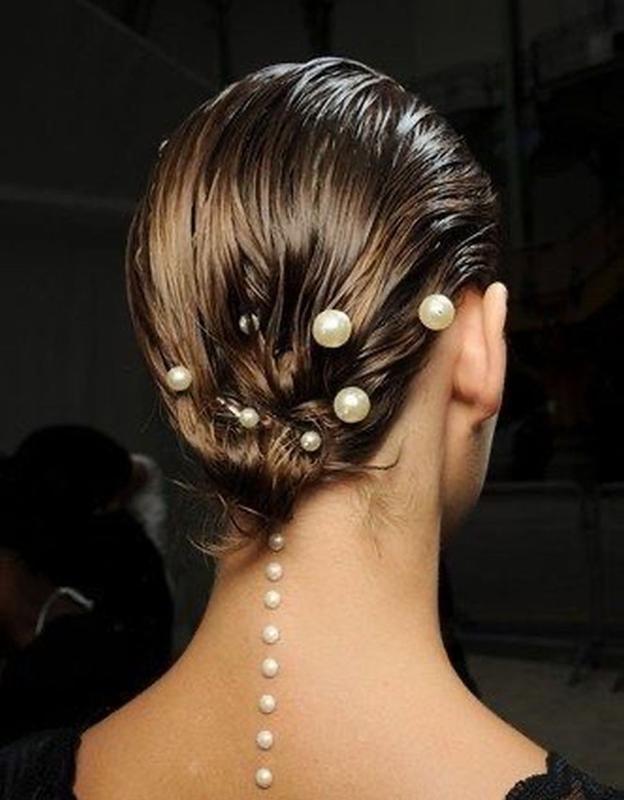 5 ideas con peinados con perlas originales para Navidad | El Diario Vasco