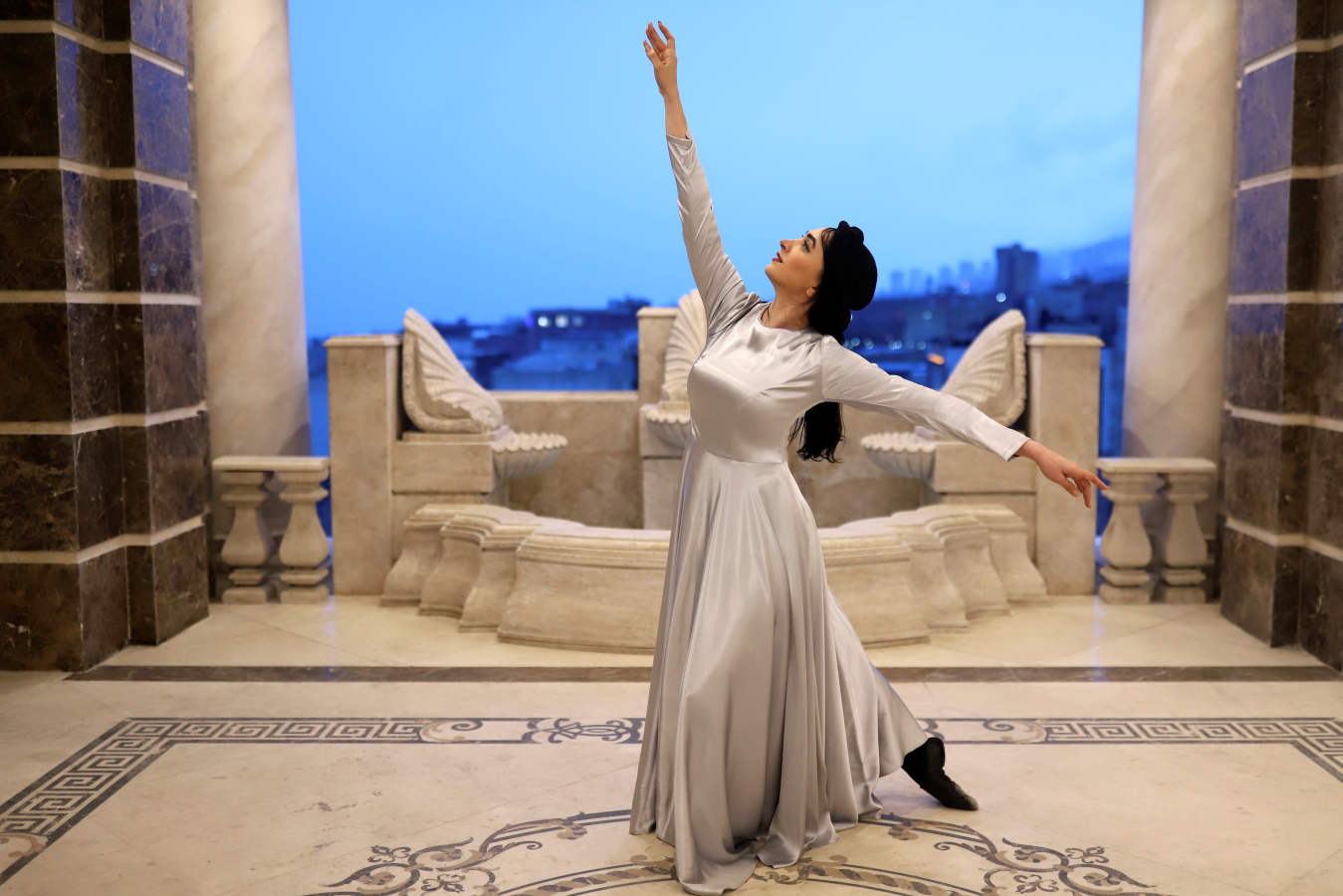 Fotos: Miembros del grupo de actuación de Boshra, practican en Tehra ...