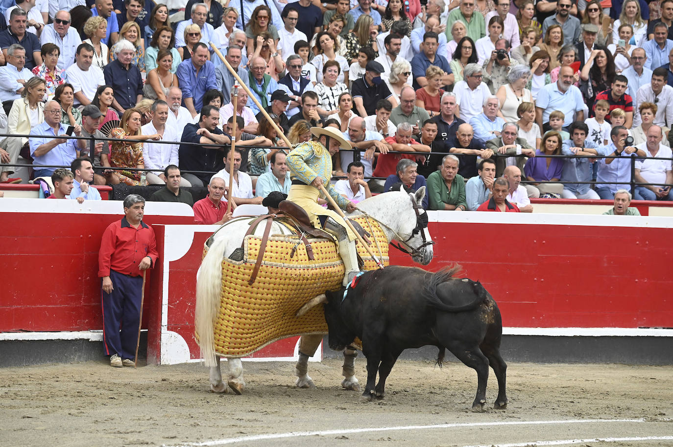 Fotos: Toreo del grande que cerró una interesante feria en Azpeitia ...
