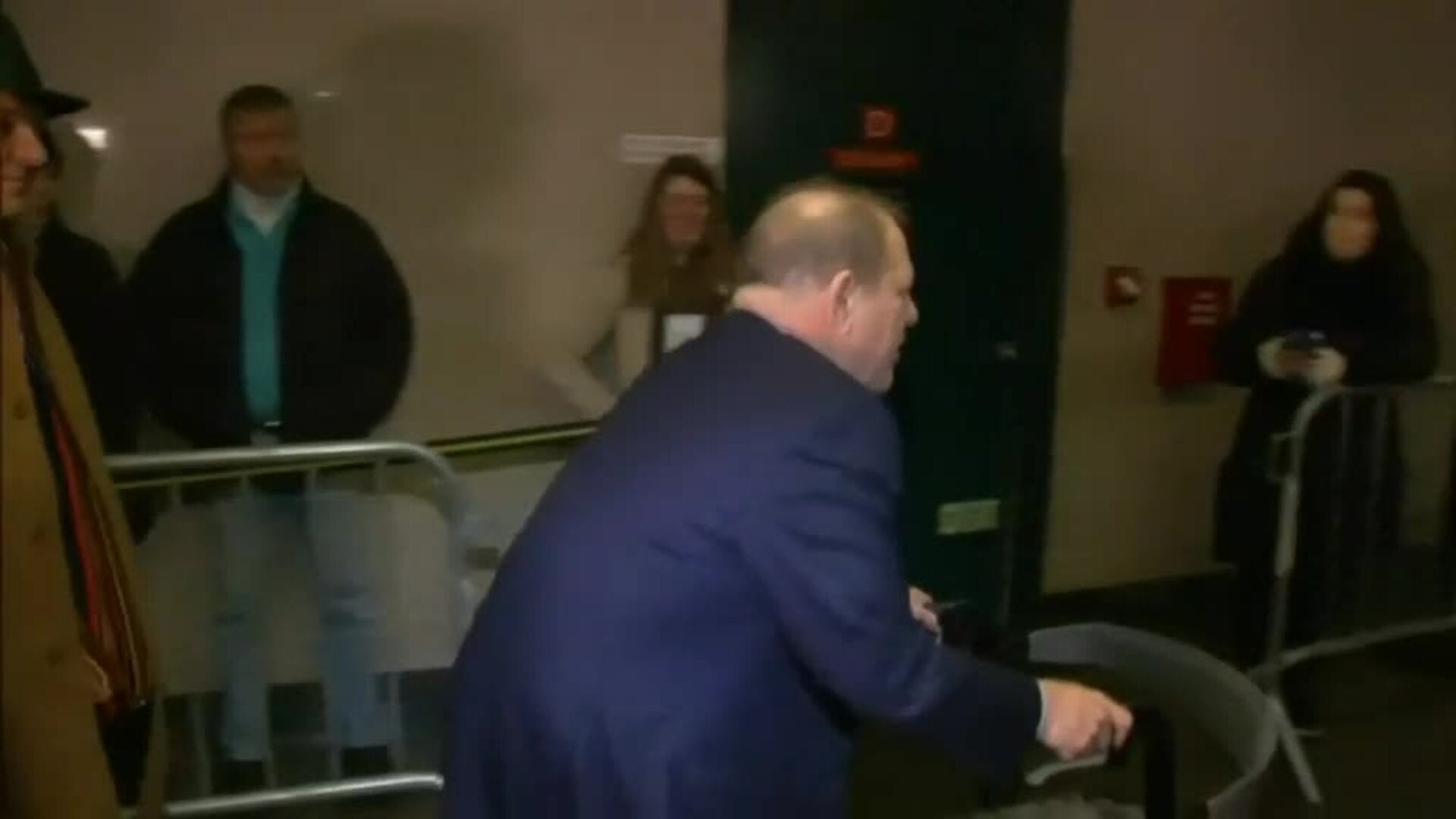 El productor Harvey Weinstein condenado a otros 16 años de cárcel por una violación | El Diario ...