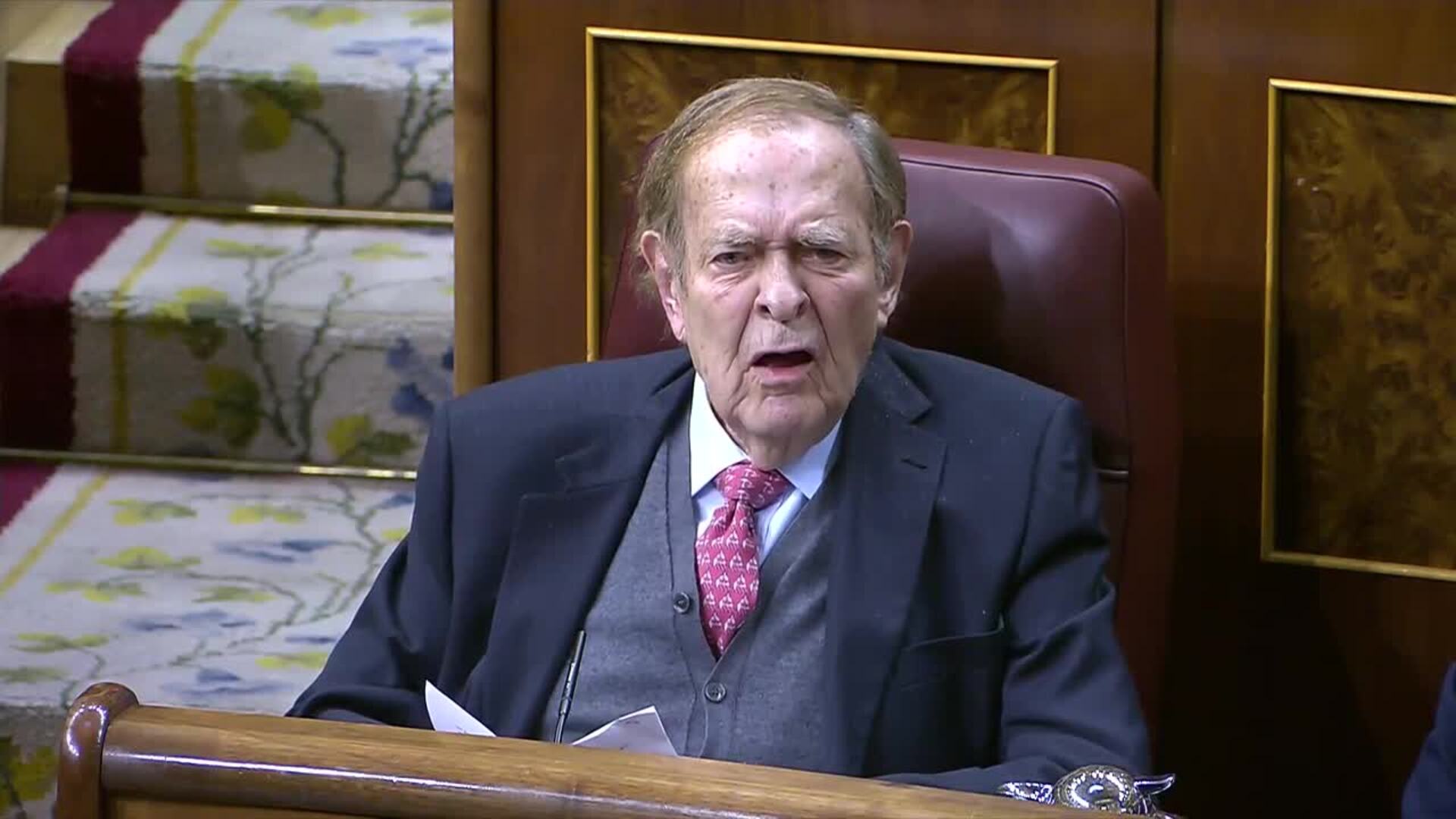 Tamames da "un repaso" a los portavoces y les reprocha los gritos | El ...